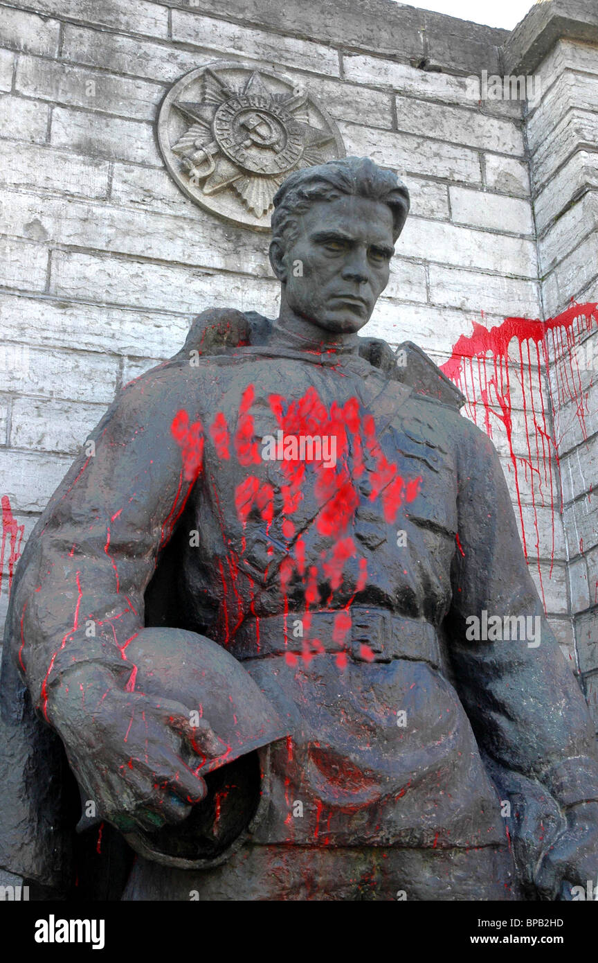 Bronze Soldier Tallinn High Resolution Stock Photography and Images - Alamy