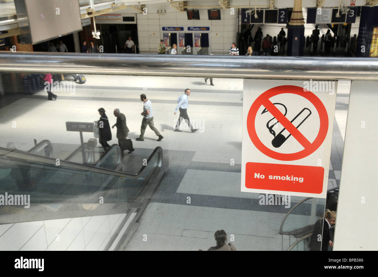 No smoking london underground hi-res stock photography and images - Alamy
