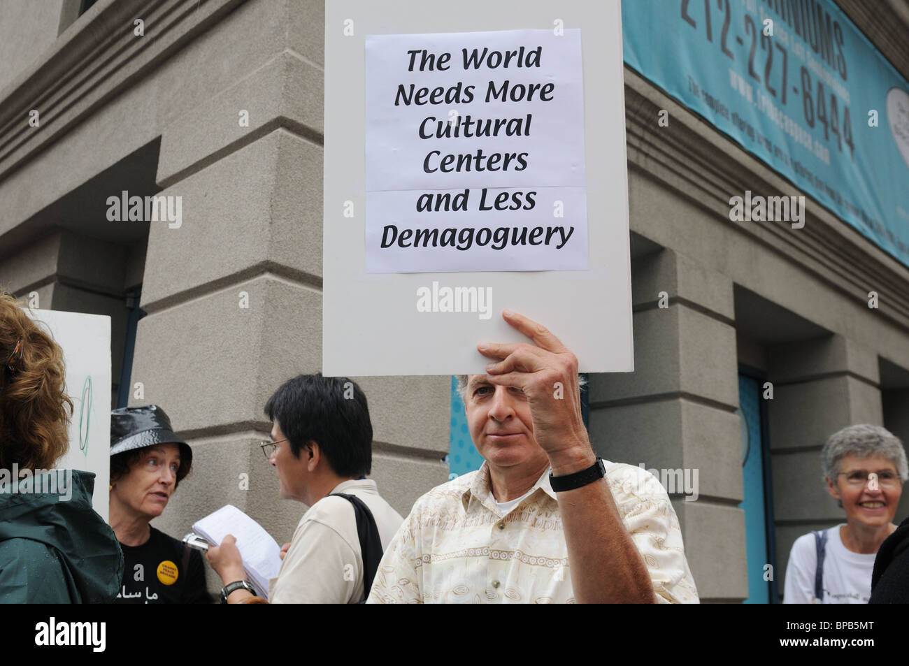 Supporters of Park51, the community center and Islamic prayer space in ...