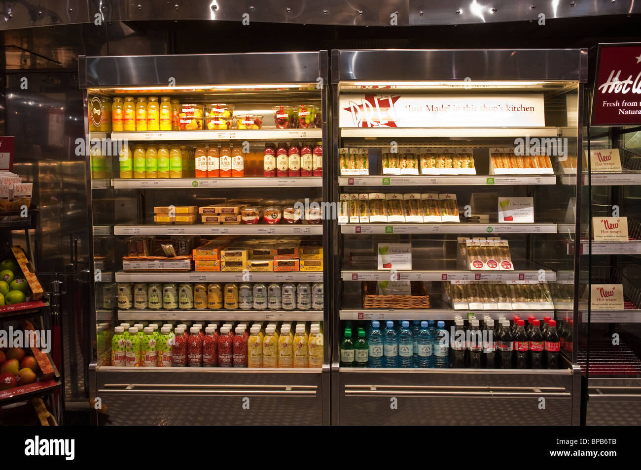 Drinks shelves chiller hi-res stock photography and images - Alamy