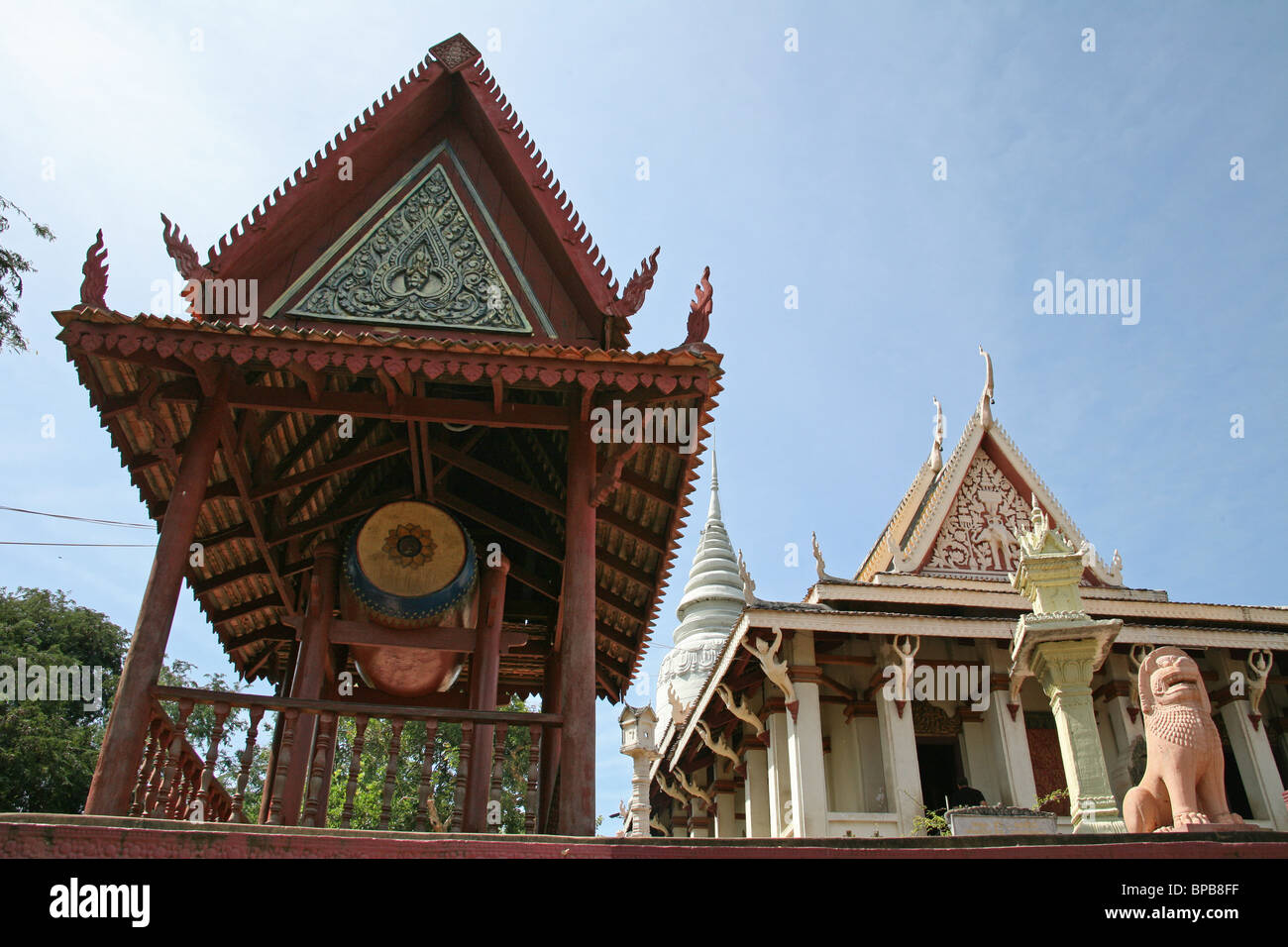 Wat Phnom in Phnom Penh, Cambodia Stock Photo - Alamy