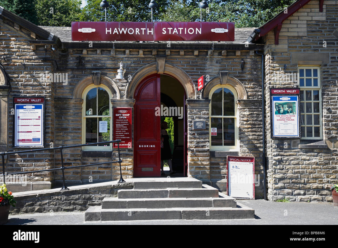 Haworth Railway Station, Keighley and Worth Valley Railway, Haworth ...