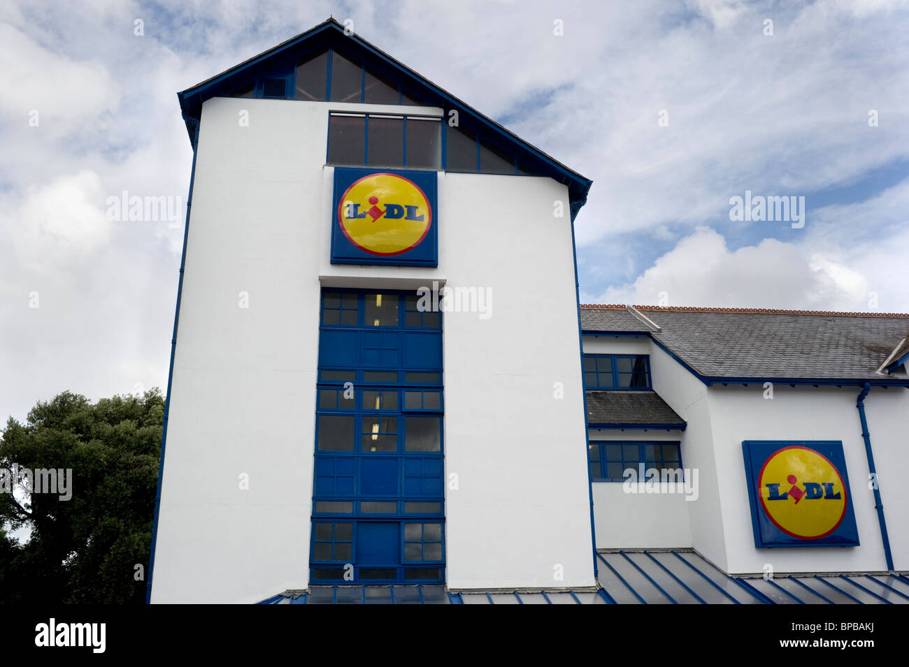 Lidl sign high street hi-res stock photography and images - Alamy