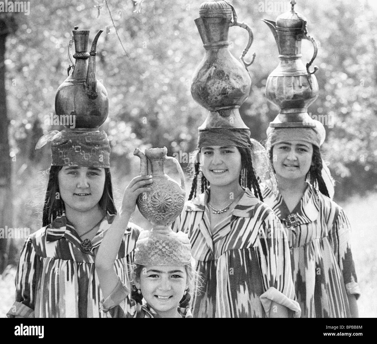 Uzbek Girls High Resolution Stock Photography and Images - Alamy