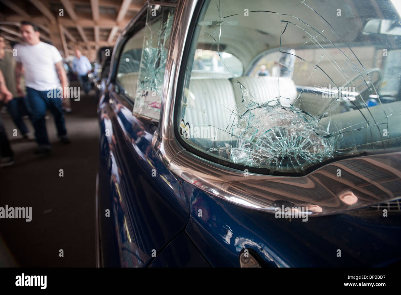 Destroyed autos hi-res stock photography and images - Alamy