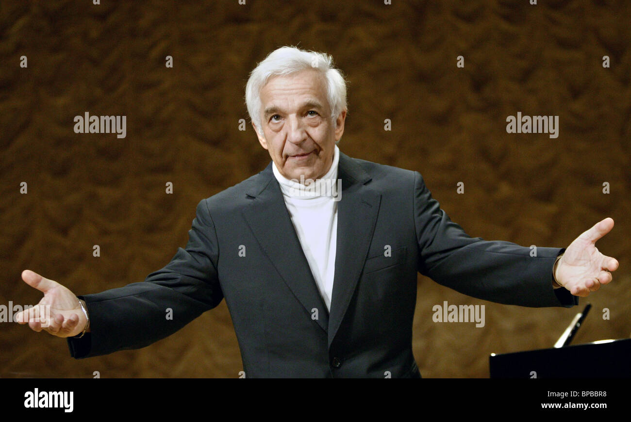 Conductor Pianist High Resolution Stock Photography and Images - Alamy