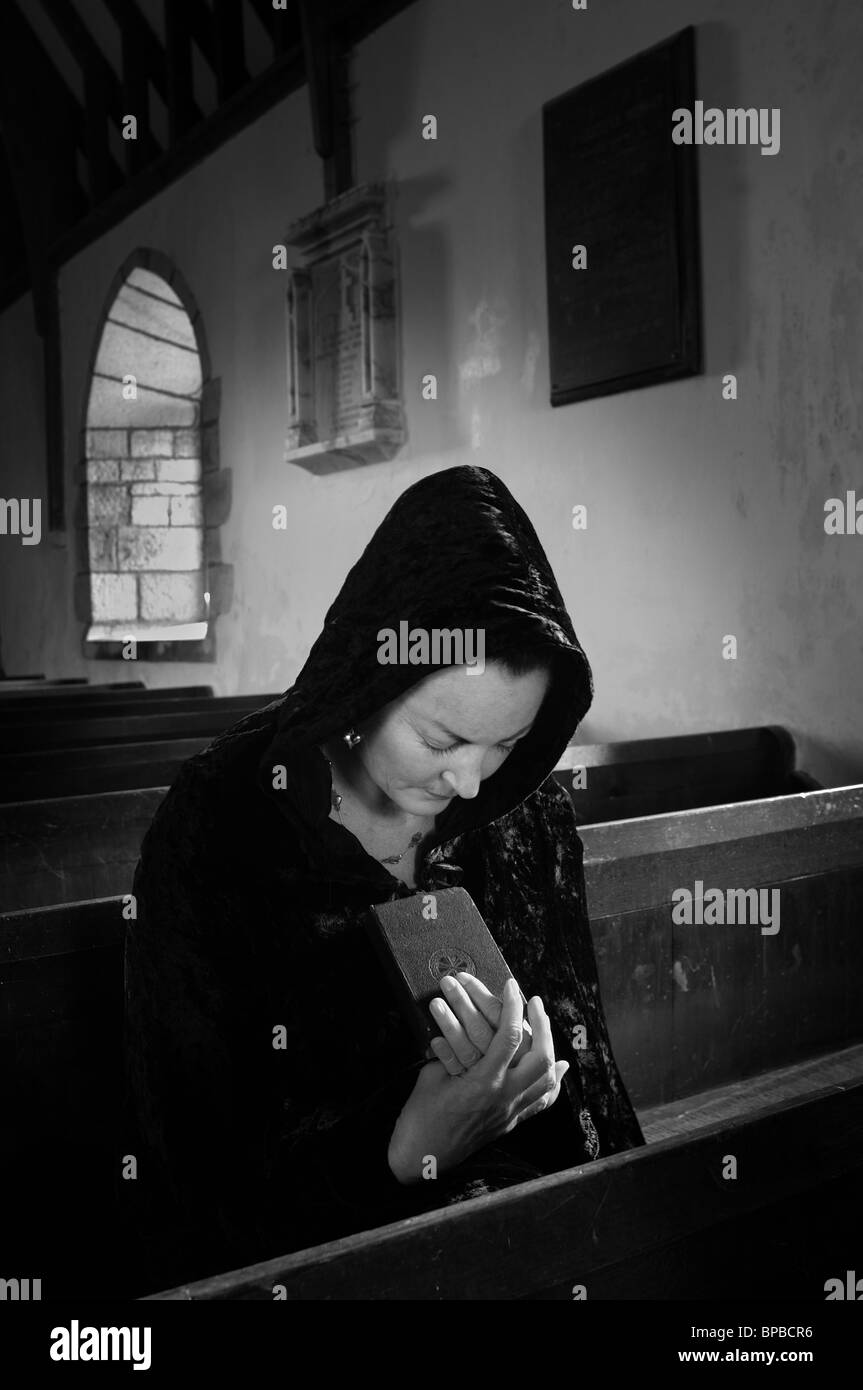 Praying church people Black and White Stock Photos & Images - Alamy