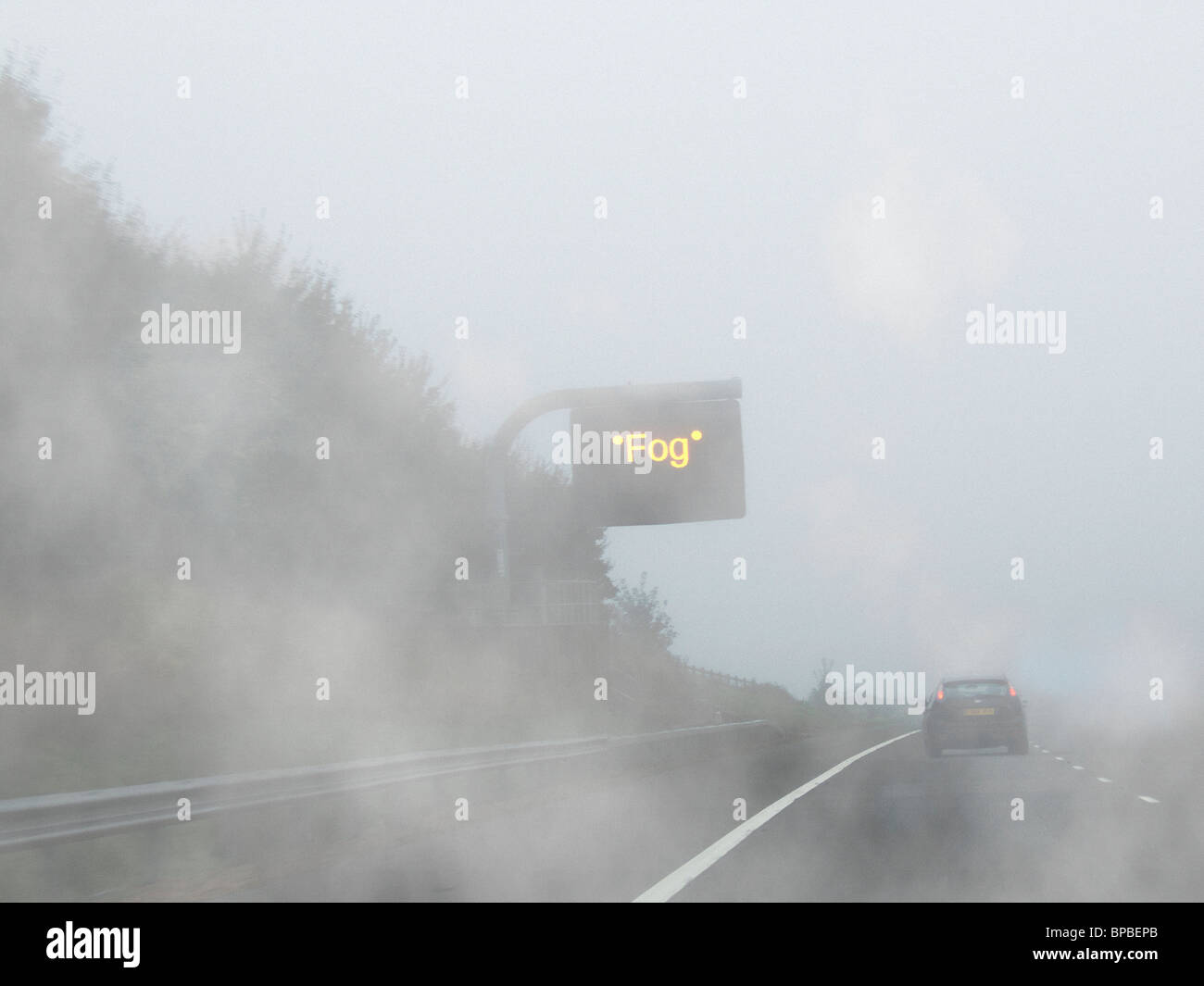 Fog foggy weather driving motorway road sign hi-res stock photography ...
