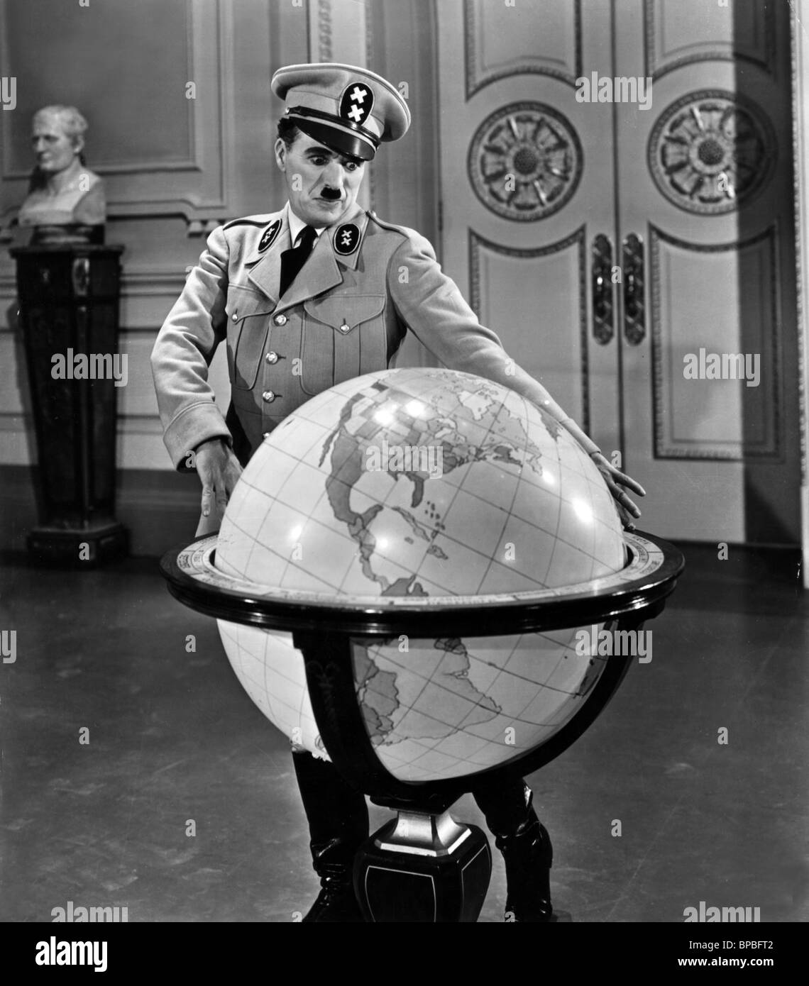 CHARLIE CHAPLIN THE GREAT DICTATOR (1940 Stock Photo - Alamy