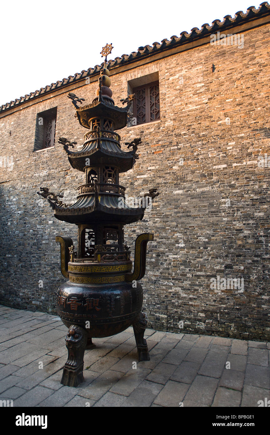 Buddhist temple golden urn hi-res stock photography and images - Alamy