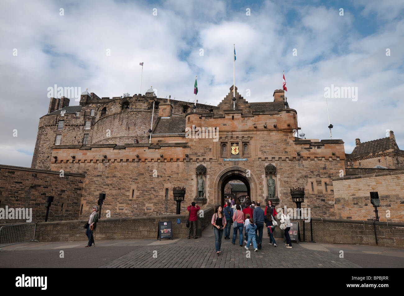 Entrance to edinburgh castle hi-res stock photography and images - Alamy