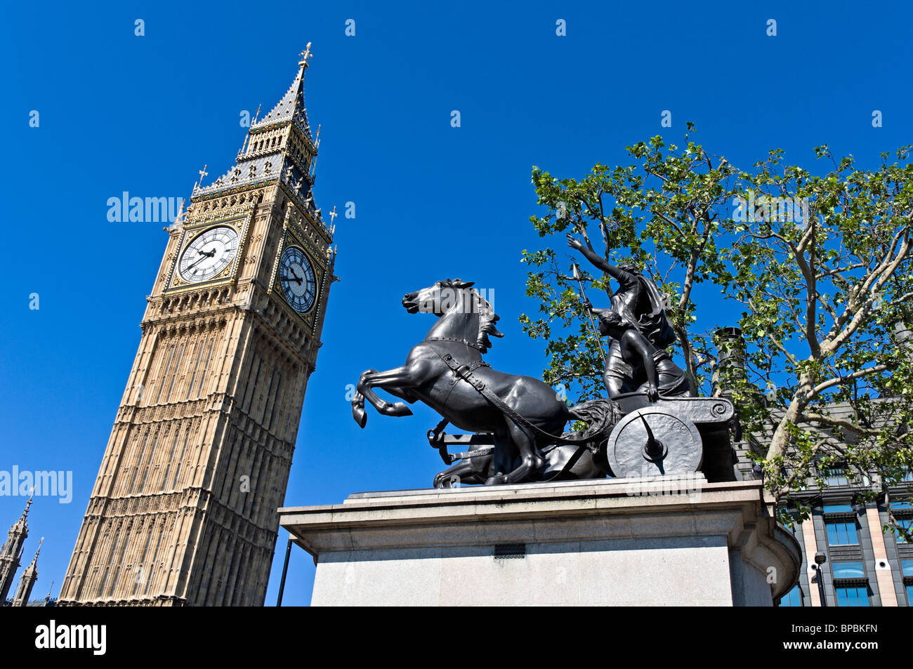 Chariot statue hi-res stock photography and images - Alamy