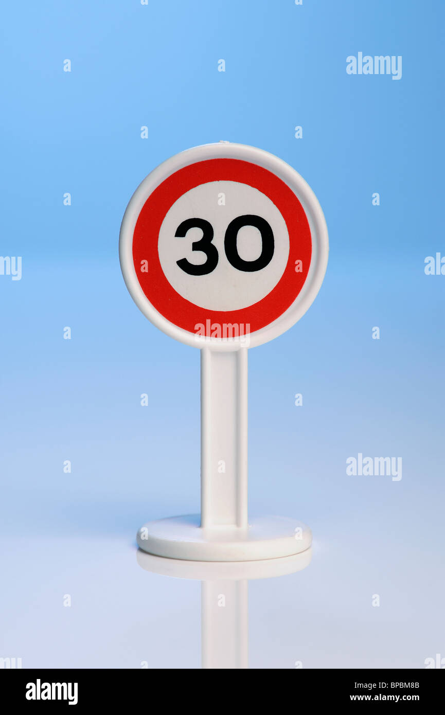 30 miles per hour speed sign hi-res stock photography and images - Alamy