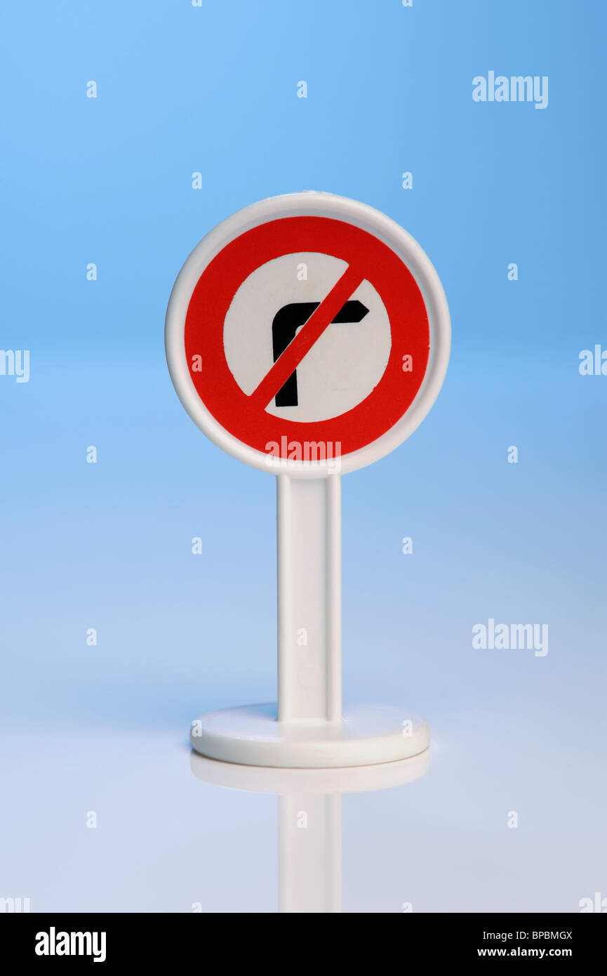 Turn right sign hi-res stock photography and images - Alamy