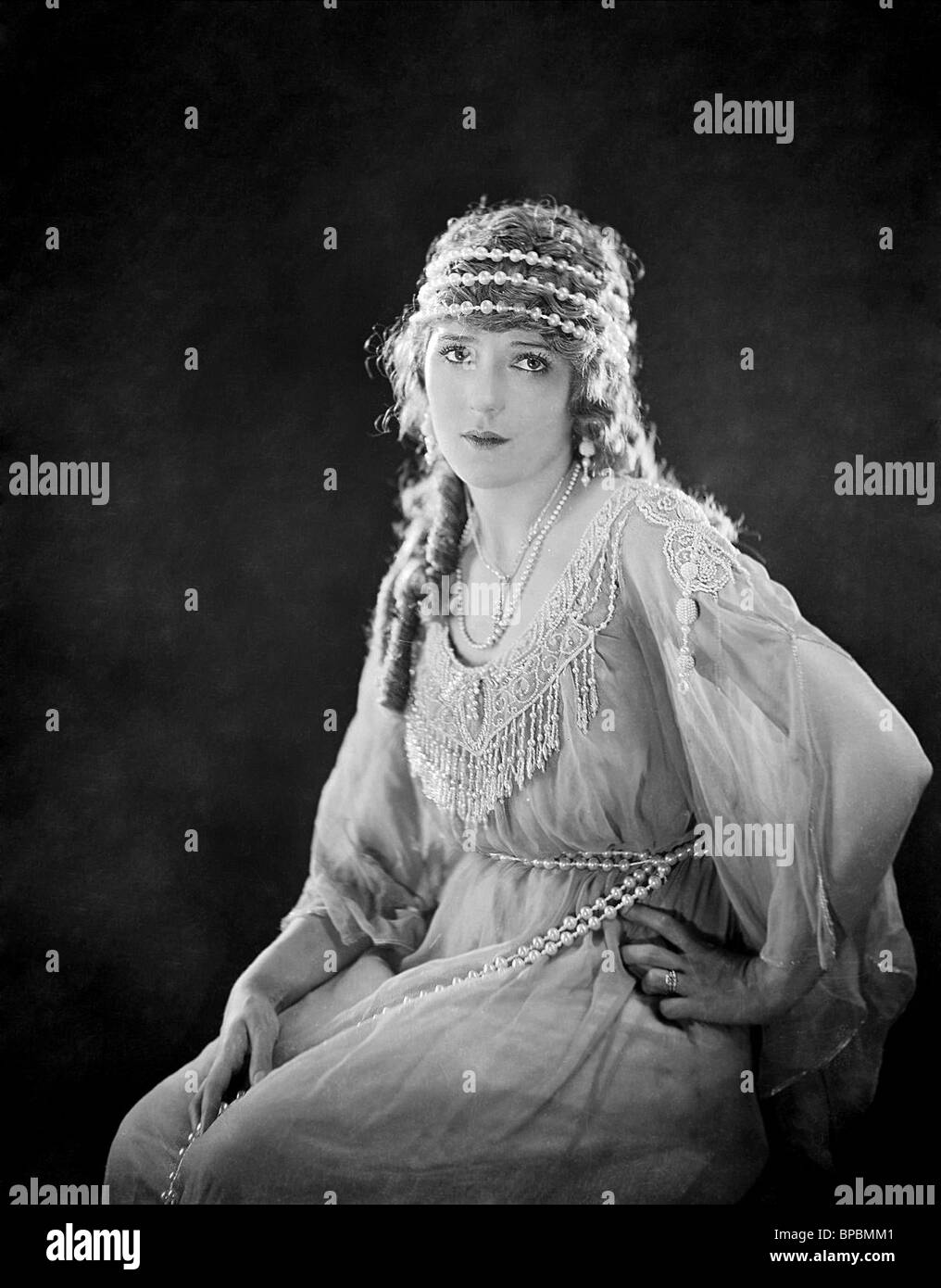 Mary pickford as amanda afflick film title suds hi-res stock ...