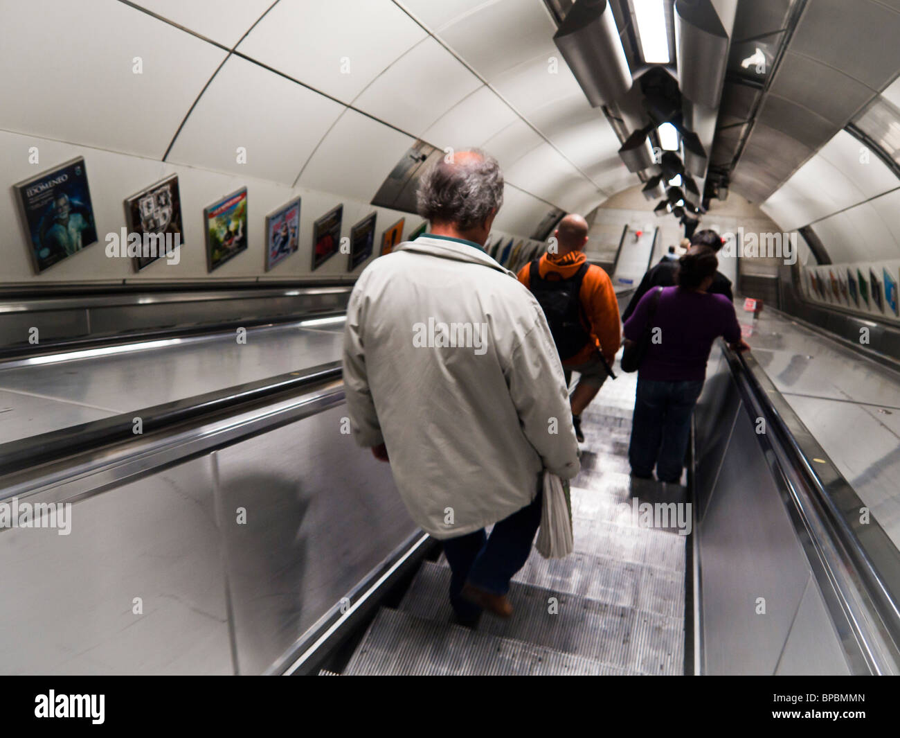 Escalators london bridge underground station hi-res stock photography ...