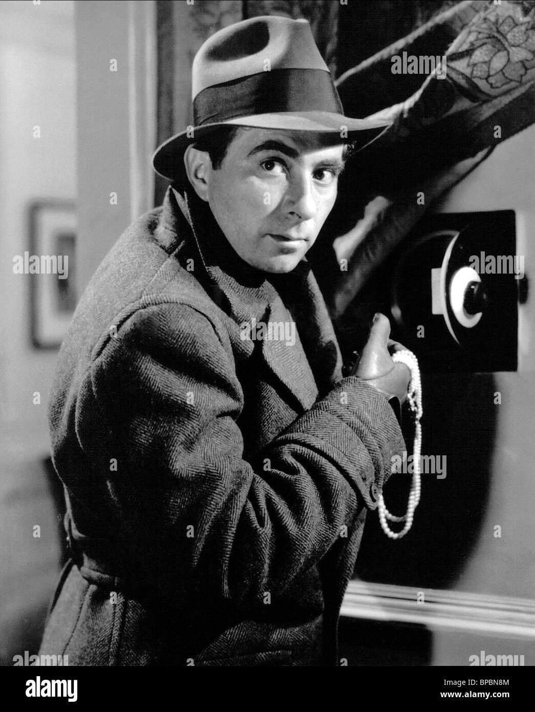 Robert newton as larry graeme film title the squeaker hi-res stock ...