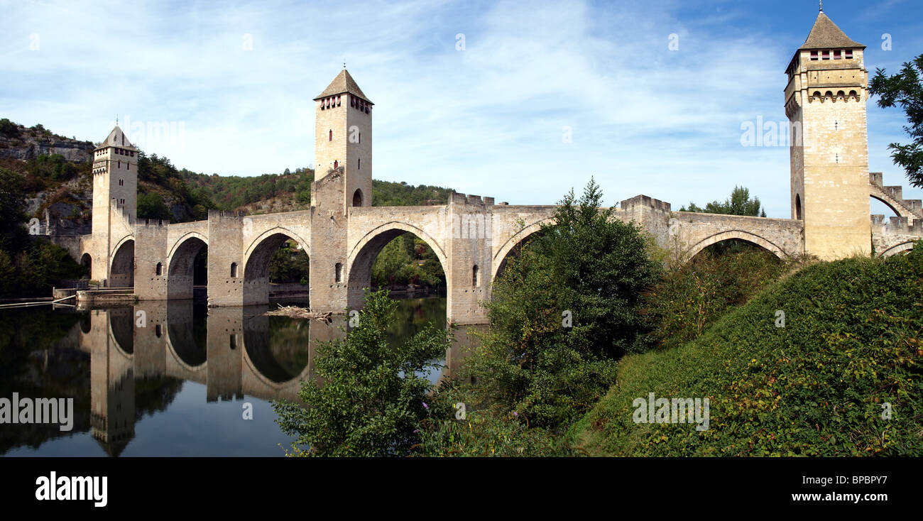 the valentre bridge in Cahors, southern France Stock Photo - Alamy