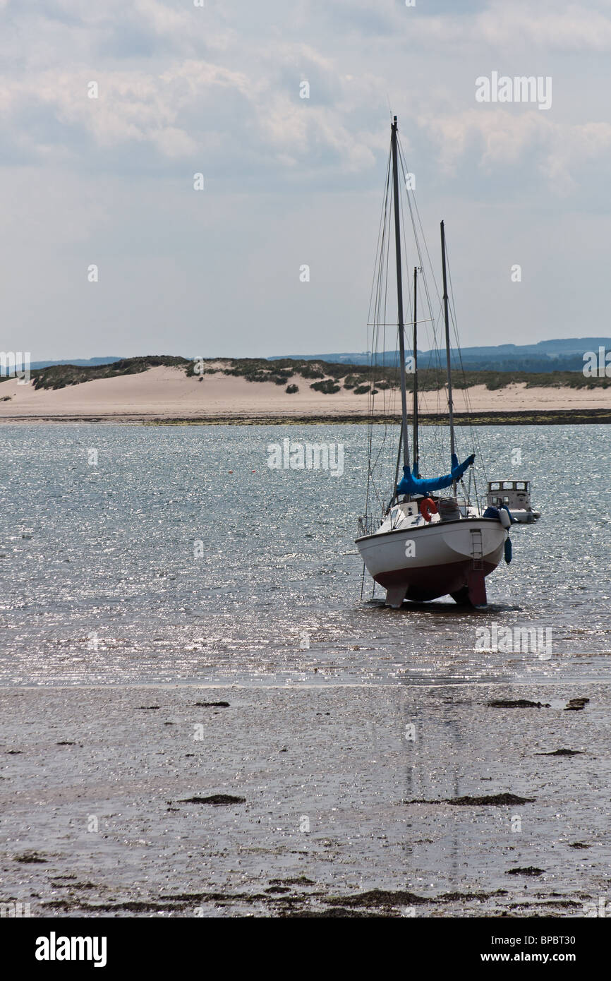 Boat stuck at low tide hi-res stock photography and images - Alamy