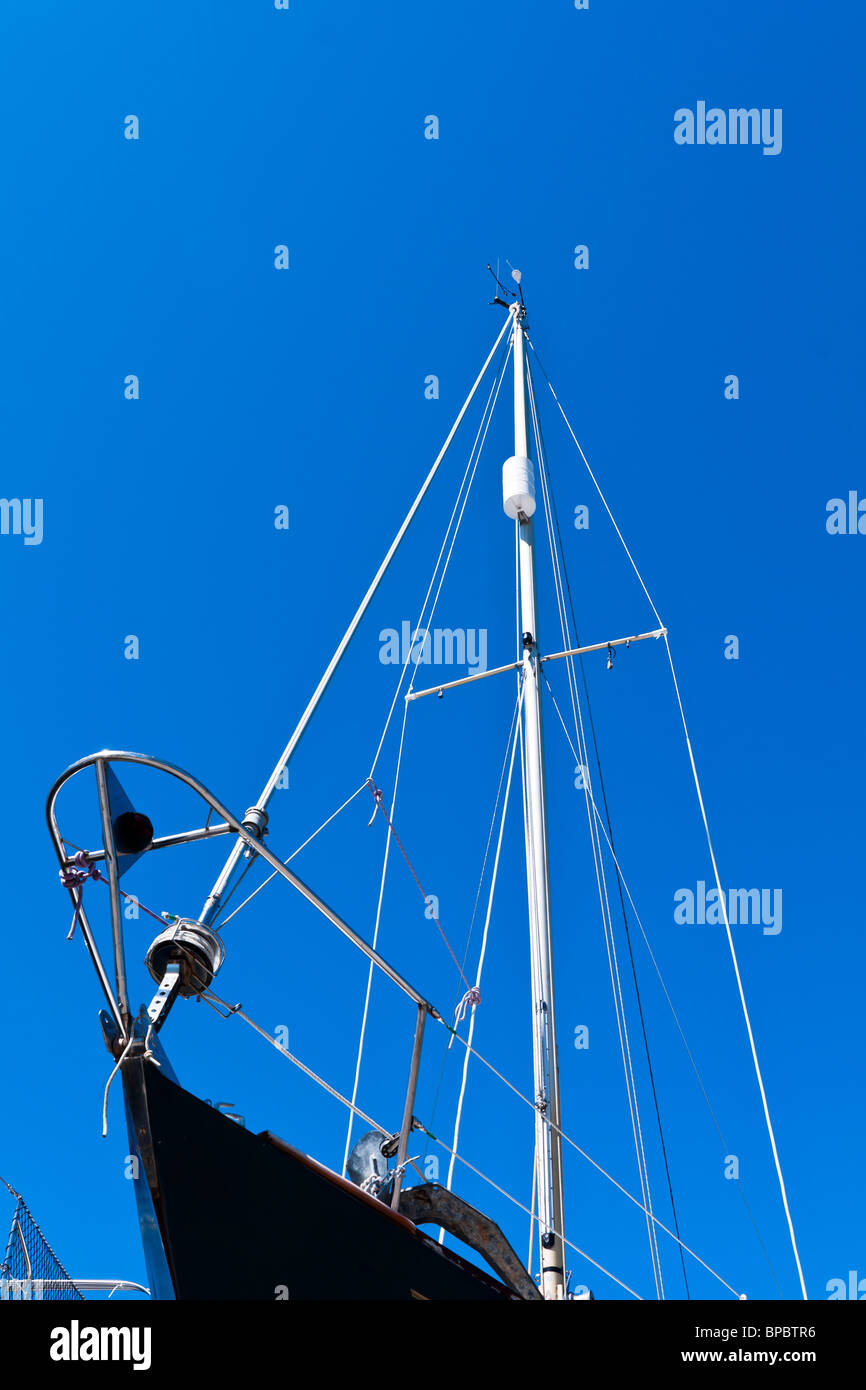 Sky rigging mast ropes sailing hi-res stock photography and images - Alamy