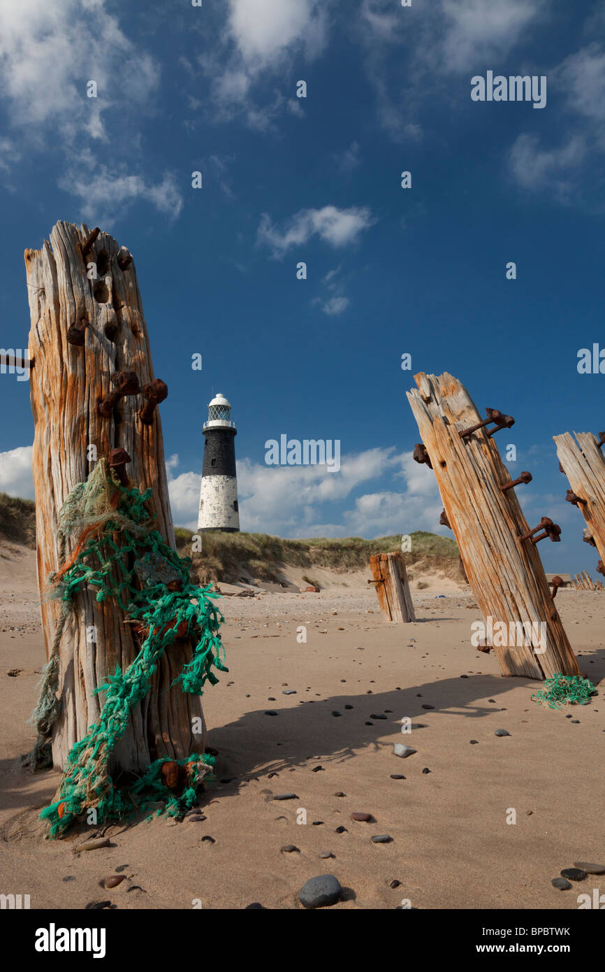 Spurn Point with views of the Spurn Lighthouse on a bright sunny day ...