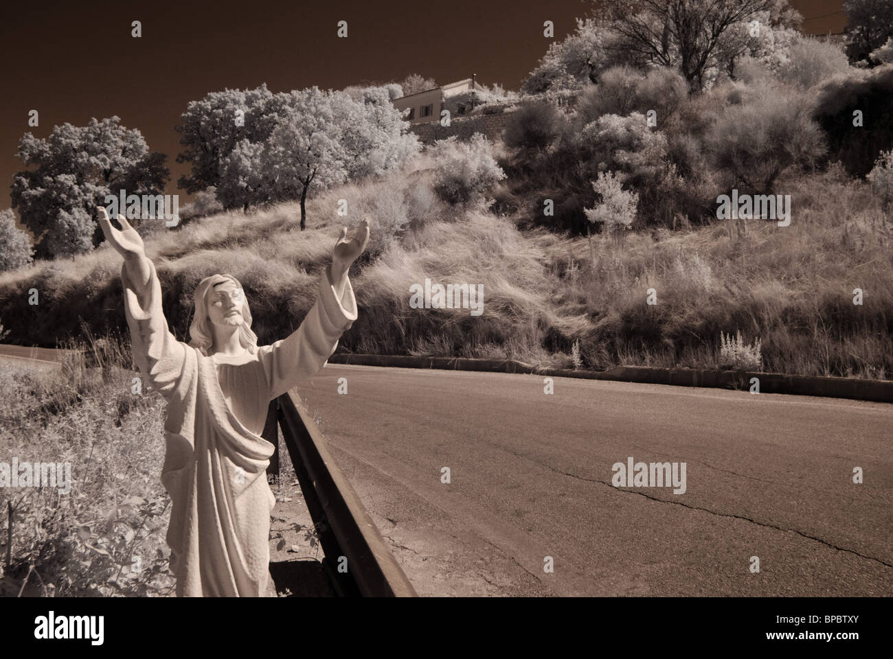 Statue road hi-res stock photography and images - Alamy