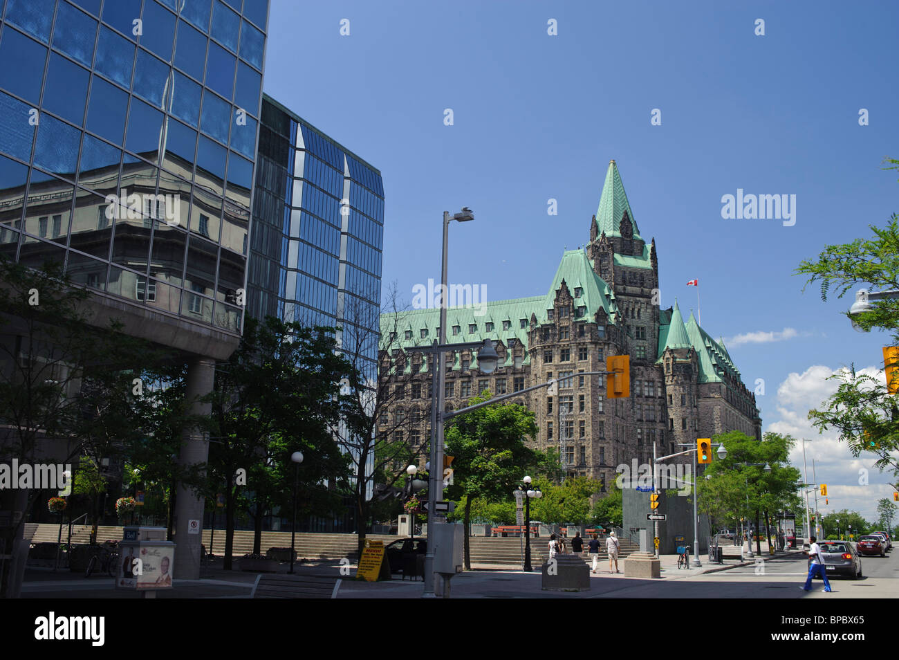 Parliament Hill from Bank Street, Ottawa Ontario Canada Stock Photo - Alamy