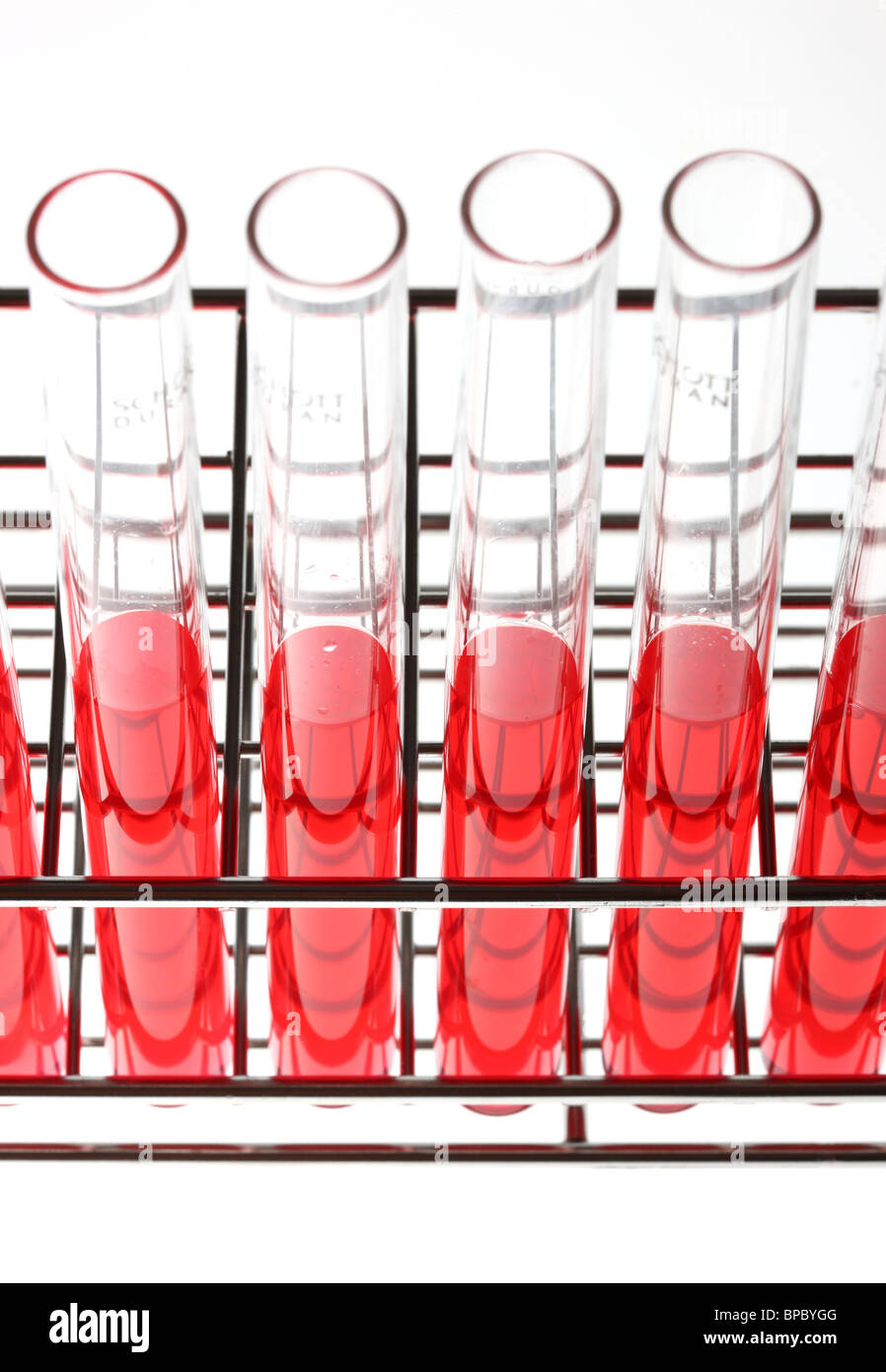 Labware with liquids hi-res stock photography and images - Alamy