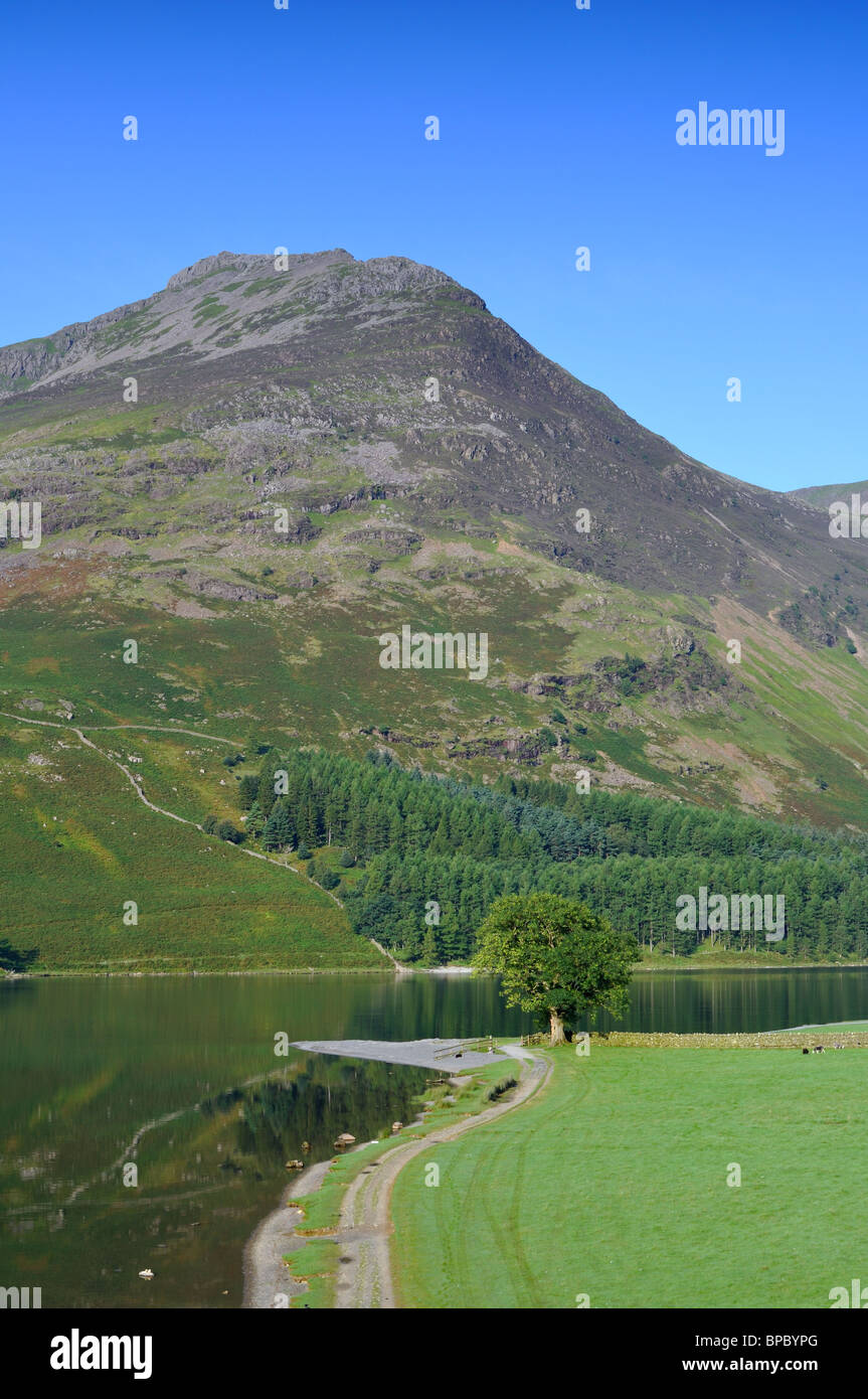 Buttermere fells hi-res stock photography and images - Alamy