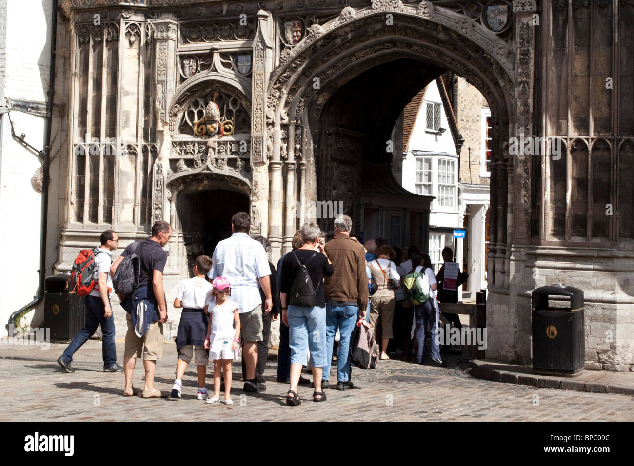 England queuing hi-res stock photography and images - Alamy