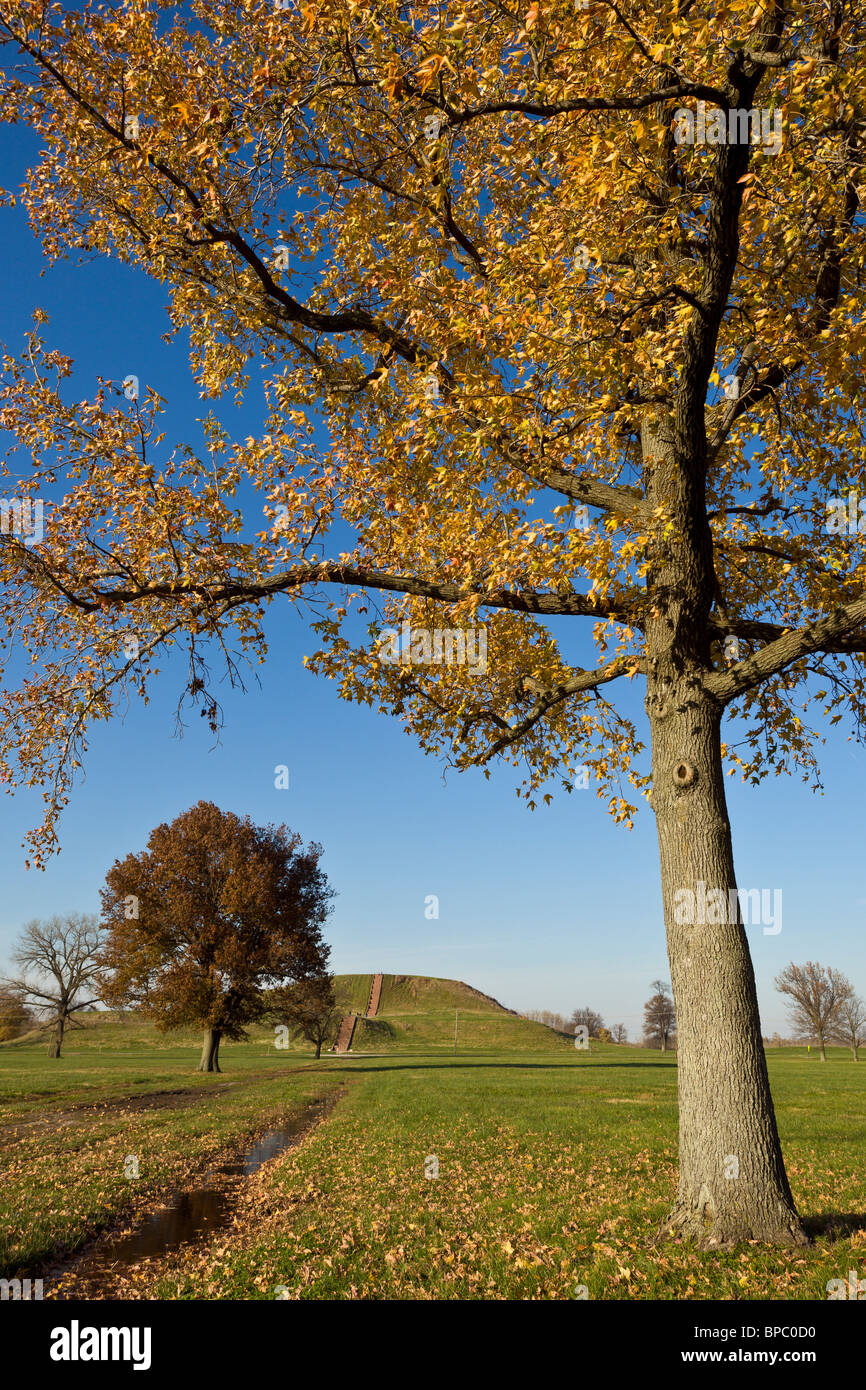 Monks mound in cahokia hi-res stock photography and images - Alamy