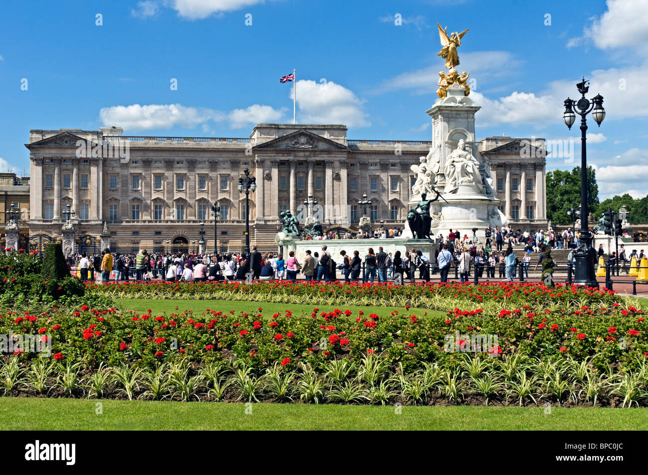 Buckingham palace exterior hi-res stock photography and images - Alamy