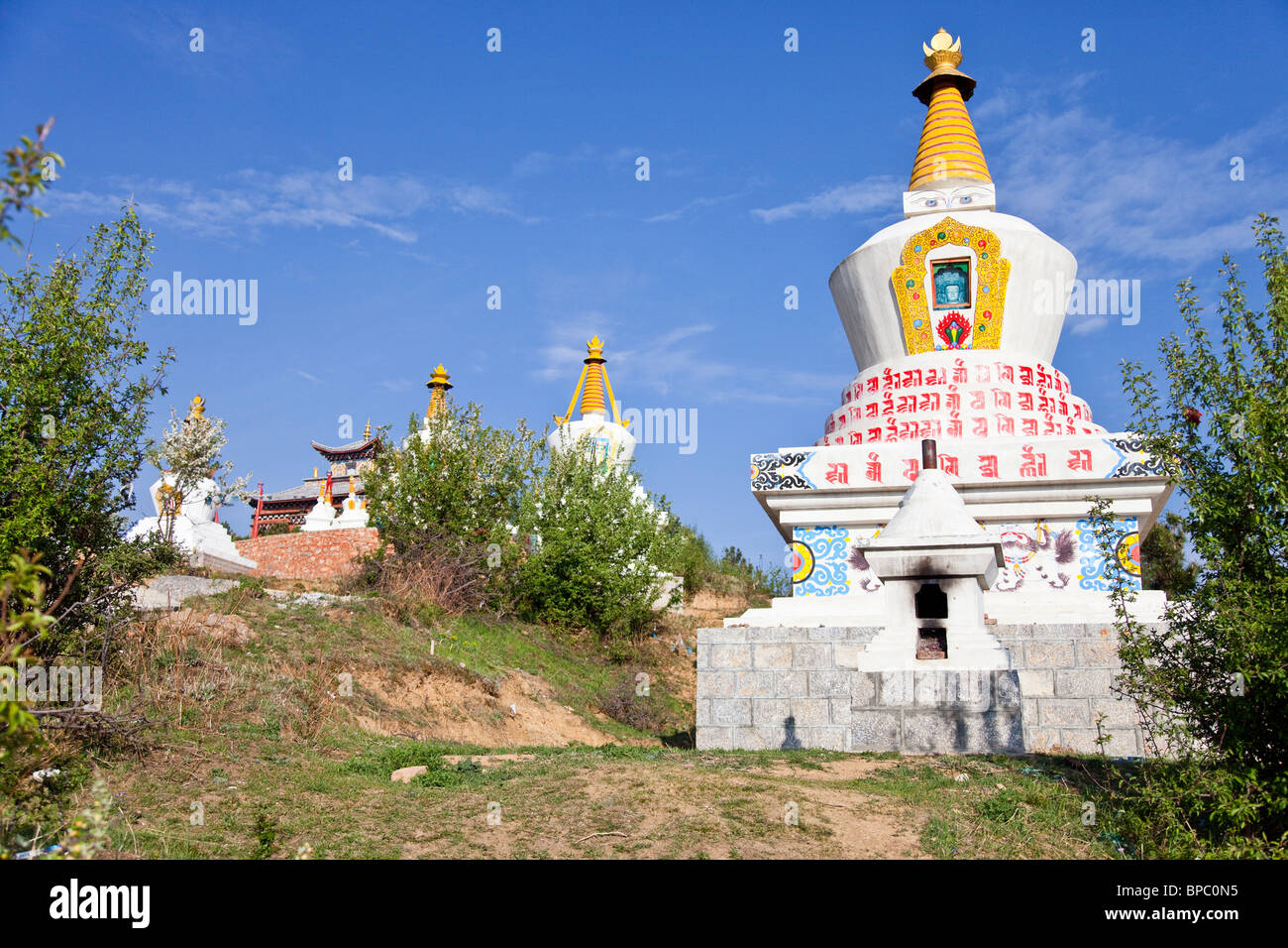 Tibetan Buddhist stupa in Shangri-La or Zhongdian in Yunnan Province ...