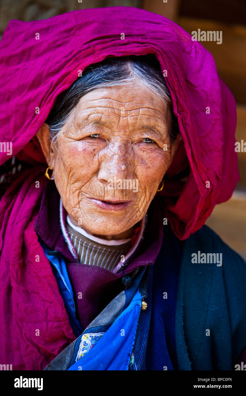 Old ethnic minority Chinese woman in Shangri-La or Zhongdian in Yunnan ...