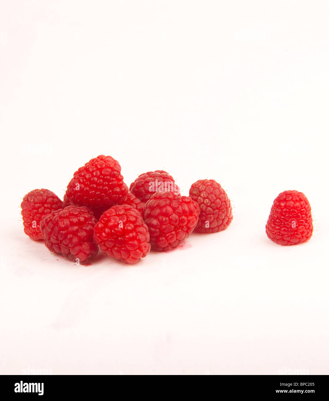 Raspberries on vine hi-res stock photography and images - Alamy