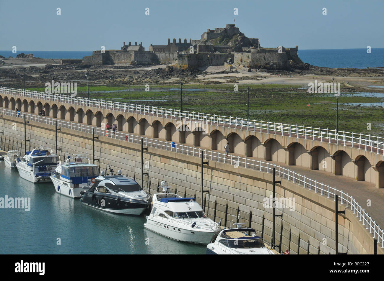 Elizabeth castle st aubins hi-res stock photography and images - Alamy