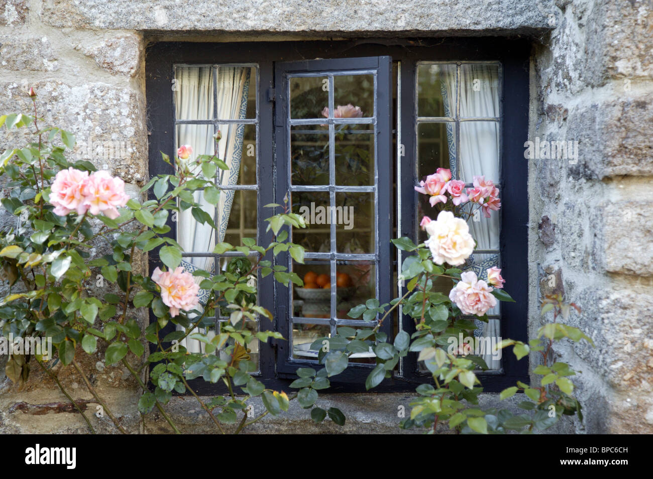 Roses around the windows hi-res stock photography and images - Alamy