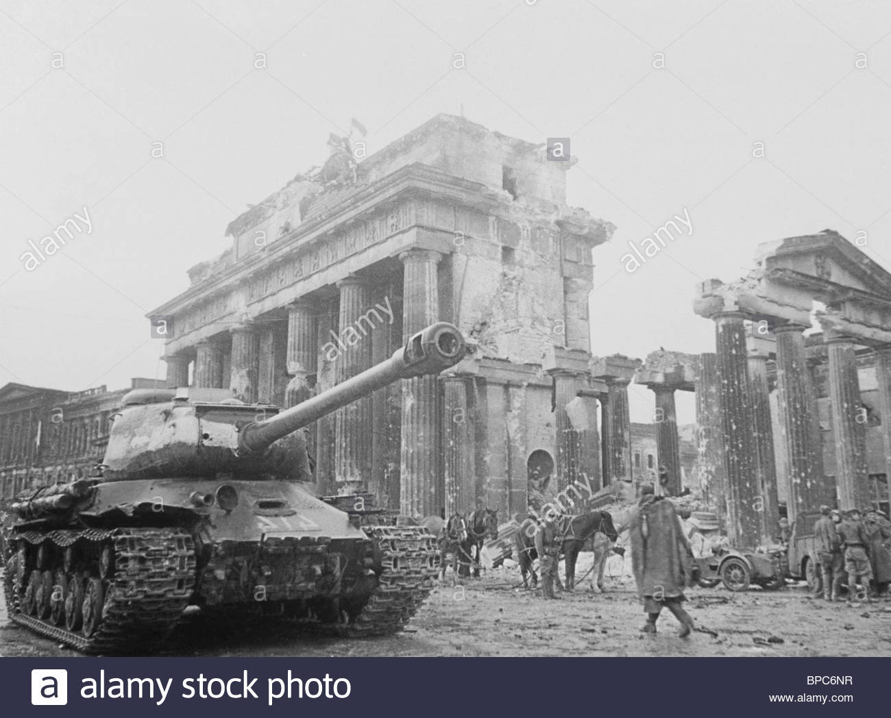 Brandenburg Gate 1945 High Resolution Stock Photography and Images - Alamy