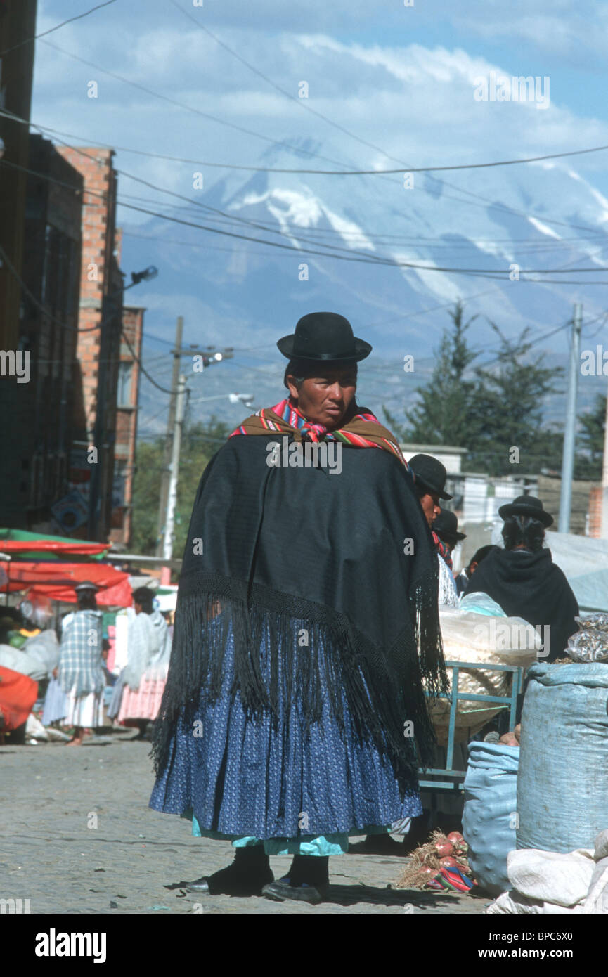 BOLIVIA NATIVE AYMARA WOMAN VENDOR IN THE STREETS OF LA PAZ Stock Photo ...