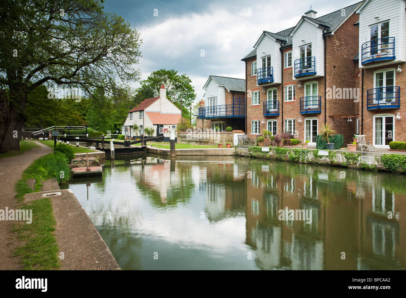 Weybridge hi-res stock photography and images - Alamy