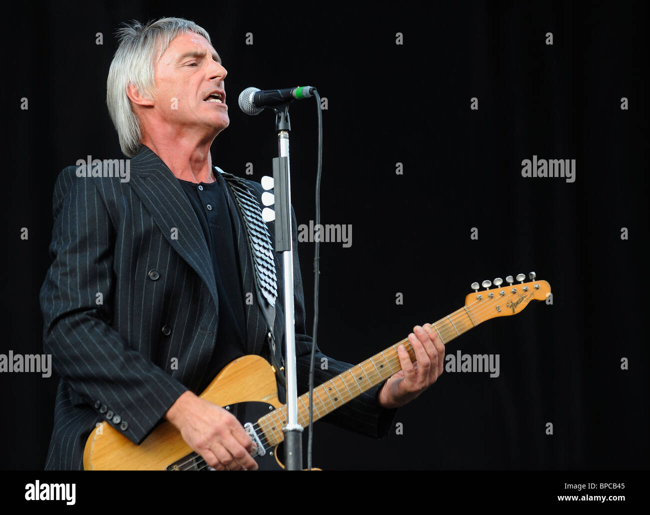 Paul weller guitar hi-res stock photography and images - Alamy