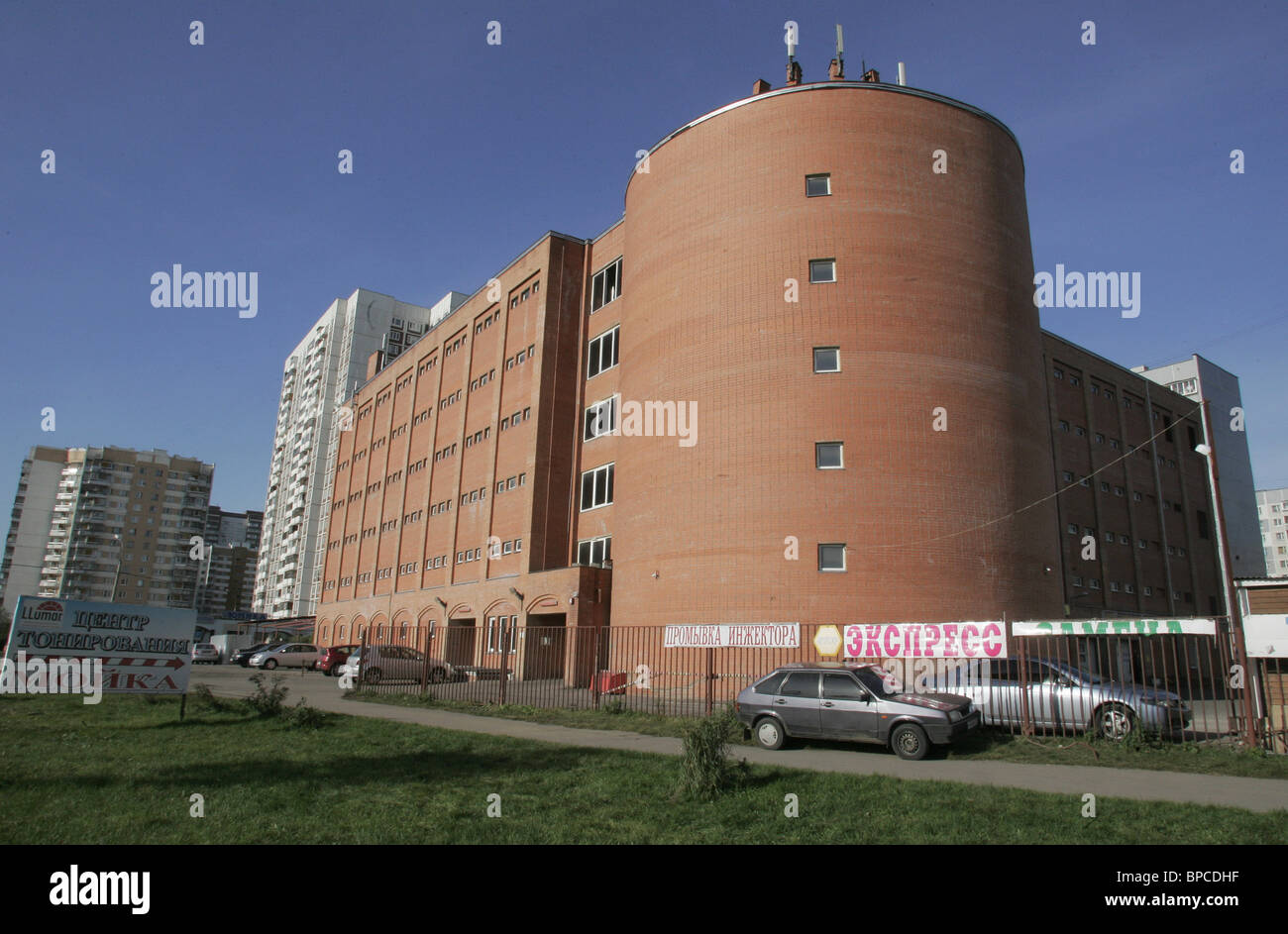 Multi Level Parking Facility High Resolution Stock Photography and ...