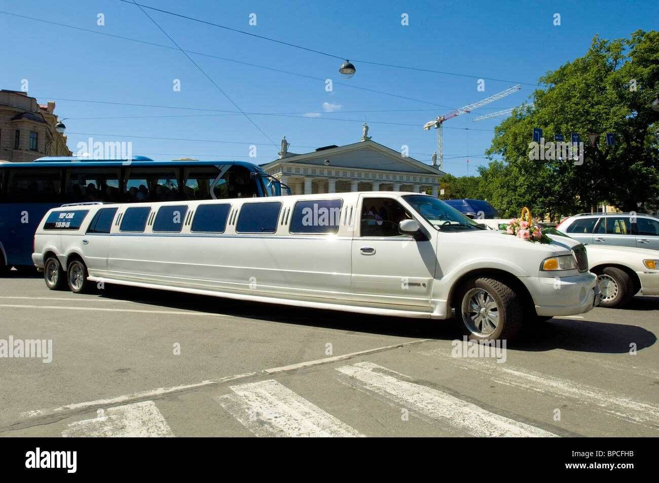 Stretched limousine hi-res stock photography and images - Alamy