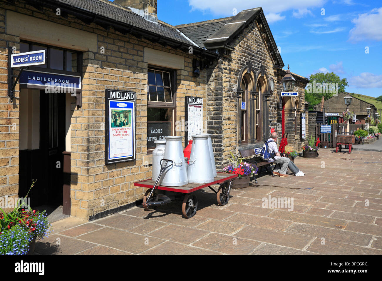 Oakworth Railway Station, Keighley and Worth Valley Railway, Oakworth ...