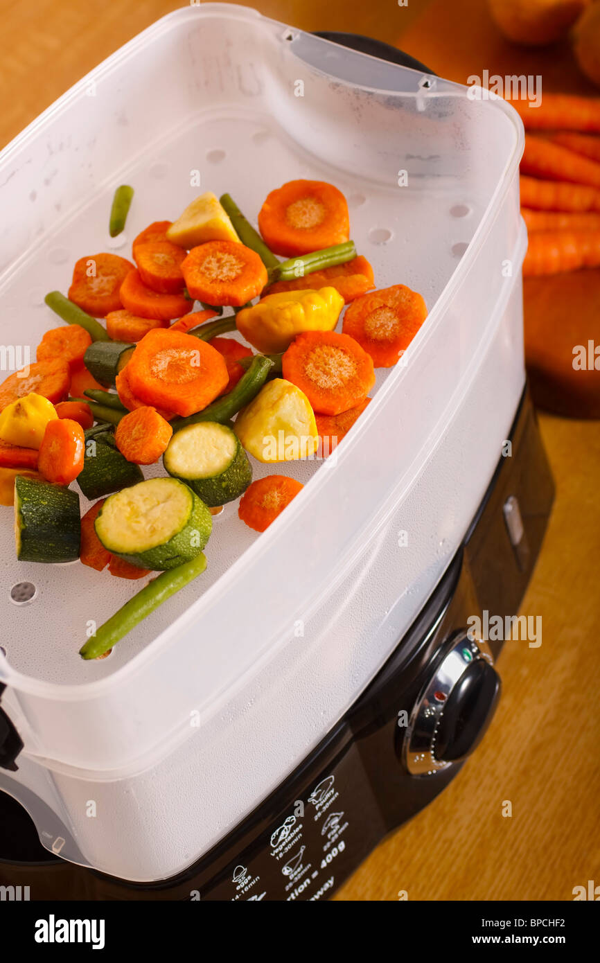 Vegetables steamer steaming hi-res stock photography and images - Alamy