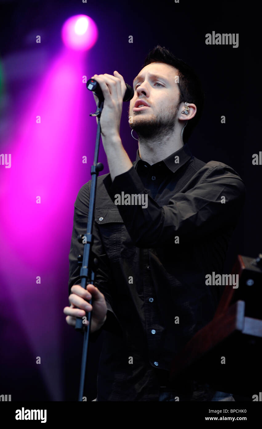 Calvin harris on stage hi-res stock photography and images - Alamy