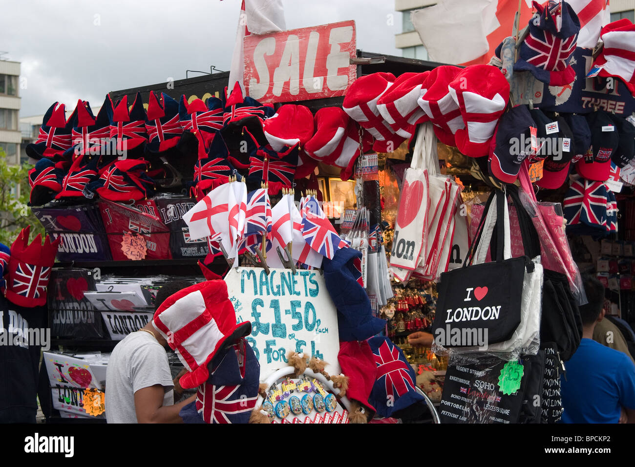 tourist gift stall sale sign London flags hats bag Stock Photo - Alamy