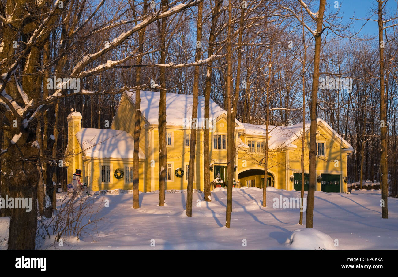 shefford, quebec, canada; a house covered with snow in the winter Stock ...