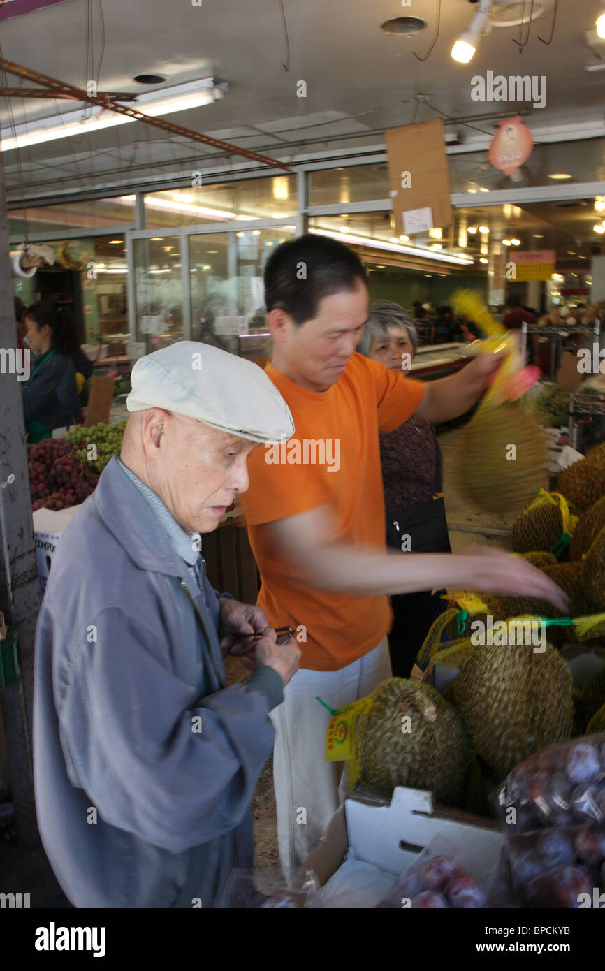 Everyday shopping woman usa hi-res stock photography and images - Alamy