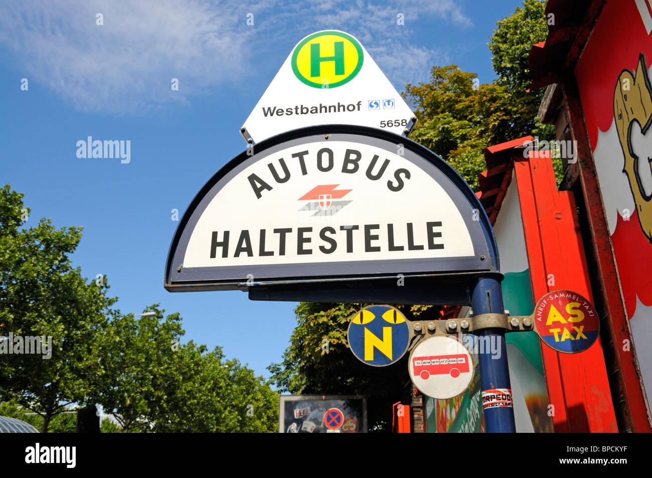 Vienna, Austria. Bus Stop - Westbahnhof railway station Stock Photo - Alamy